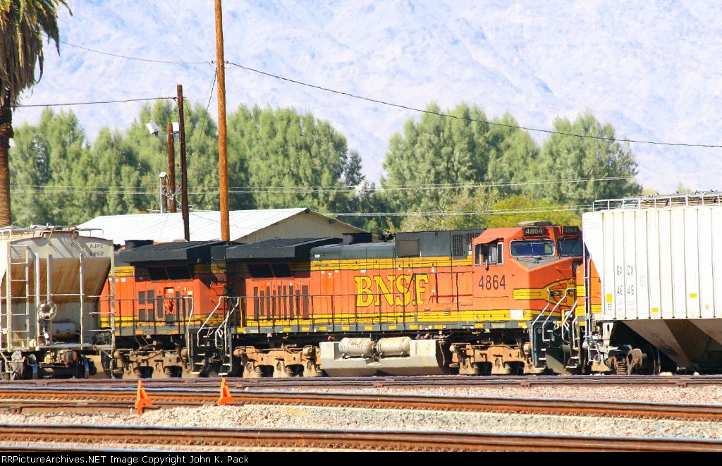 BNSF 4864